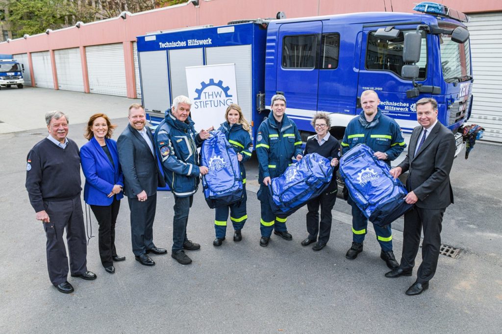 16.000 wasserdichte THW-Einsatztaschen - Stiftung Technisches Hilfswerk ...